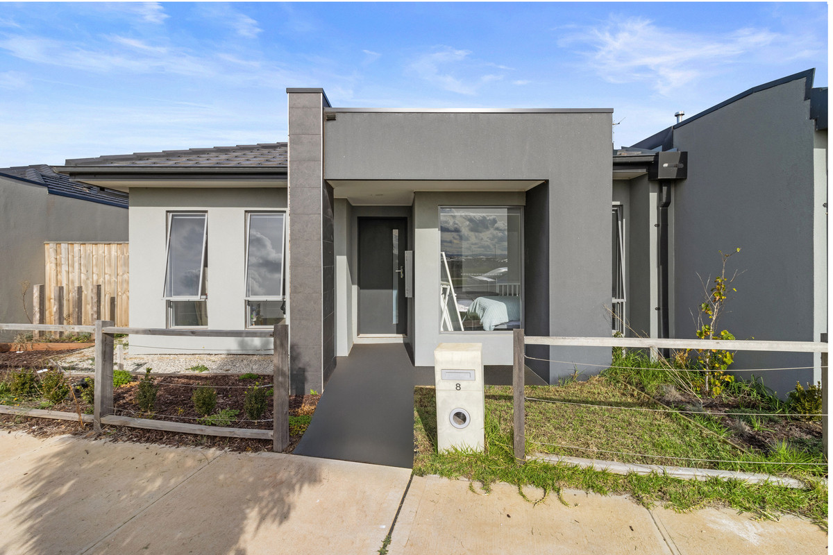 8 Viola Drive, Rockbank VIC 3335 - Stockdale & Leggo