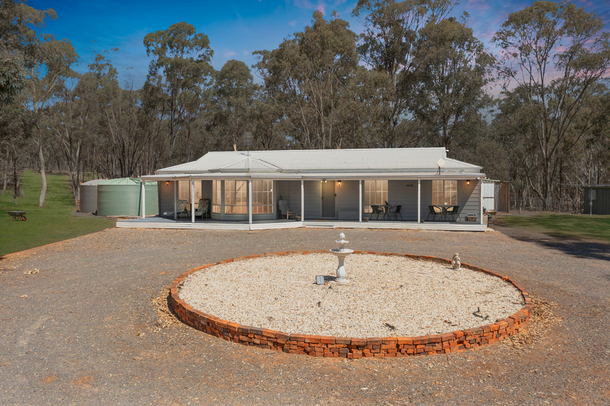 137 Logan-Wedderburn Road, Wedderburn VIC 3518 - Stockdale & Leggo
