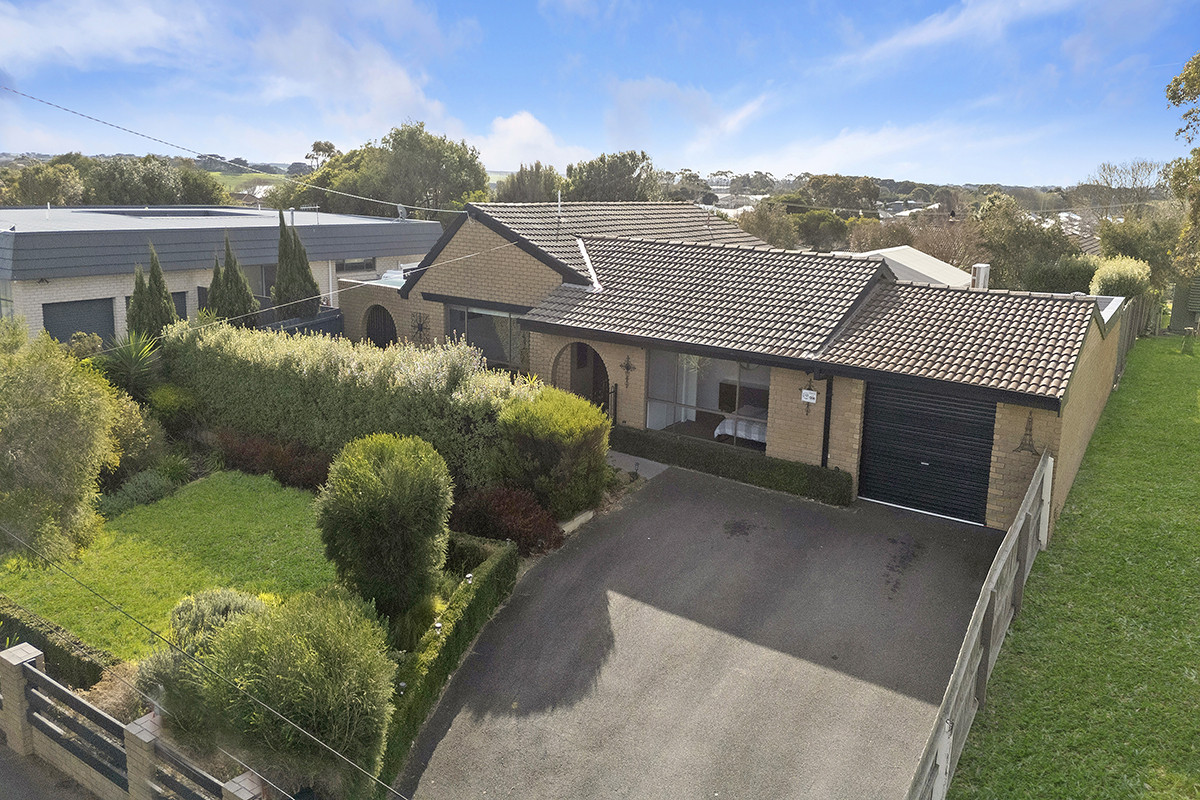 22 Balmoral Road, WARRNAMBOOL VIC 3280 - Stockdale & Leggo