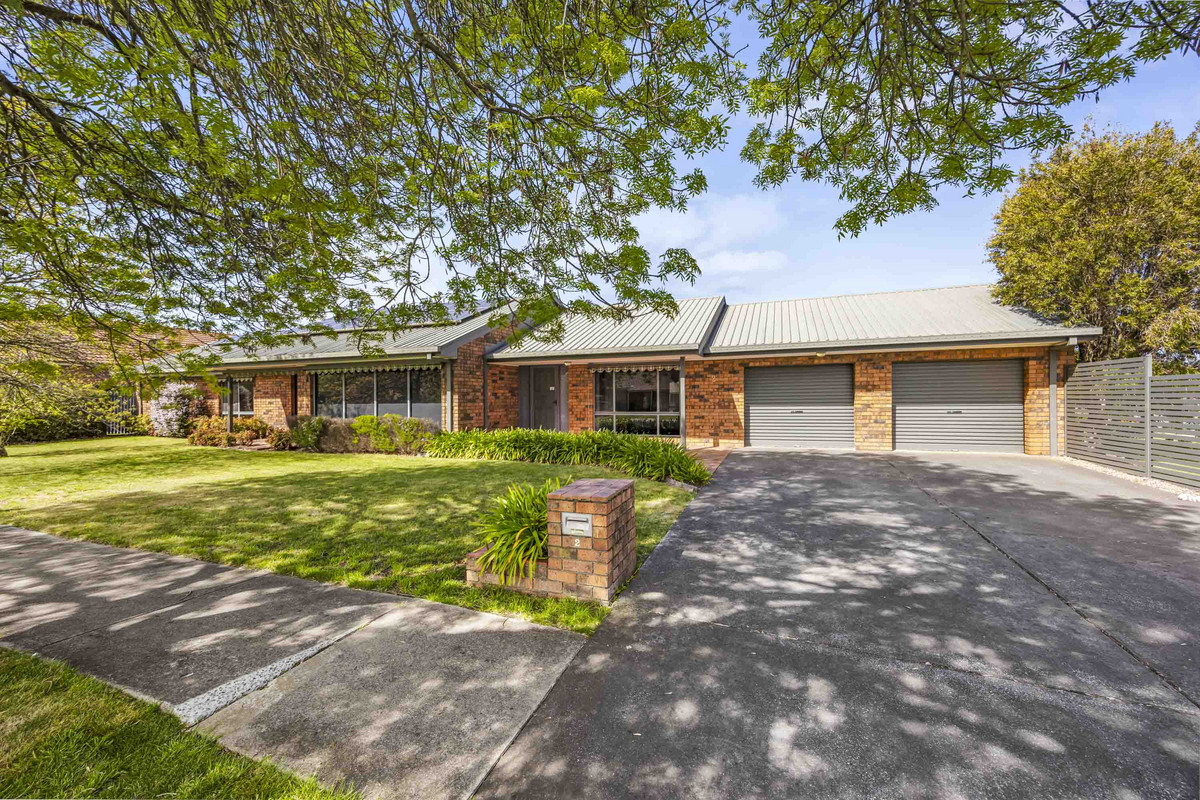 2 Robertson Drive, Alfredton VIC 3350 - Stockdale & Leggo